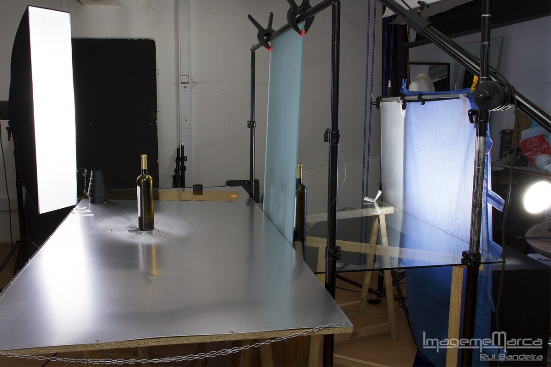 Product Photography: Shooting A "Papo Seco" Wine Bottle - DIY Photography