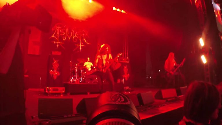 Photographing black metal concerts with crazy and dark lighting ...