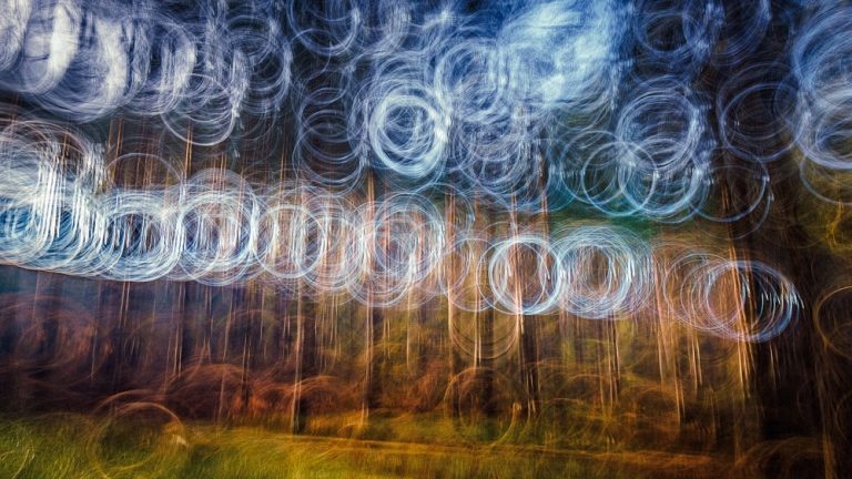 This photographer creates unearthly images using camera movement and ...