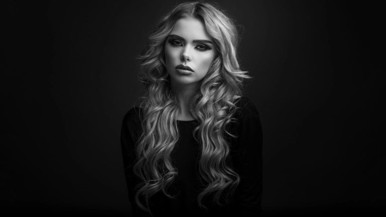 Shooting portraits with flash vs natural light - 3 setups in 3 minutes