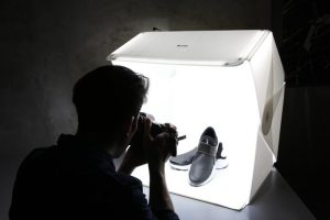 This foldable light box is great for product shots, and it fits in a ...