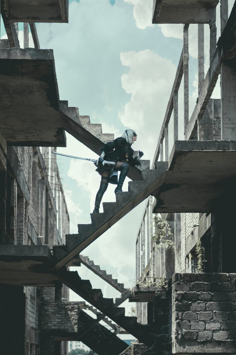 This photographer shot in overgrown abandoned buildings for this ...