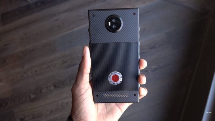 This is the first video of RED Hydrogen One holographic smartphone