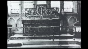 Photographer recreates the three most famous ghost photos ever taken