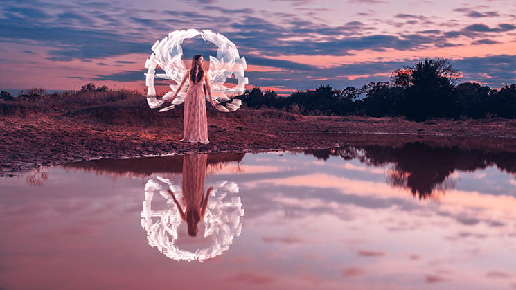 How photographer gave his model wings using light painting