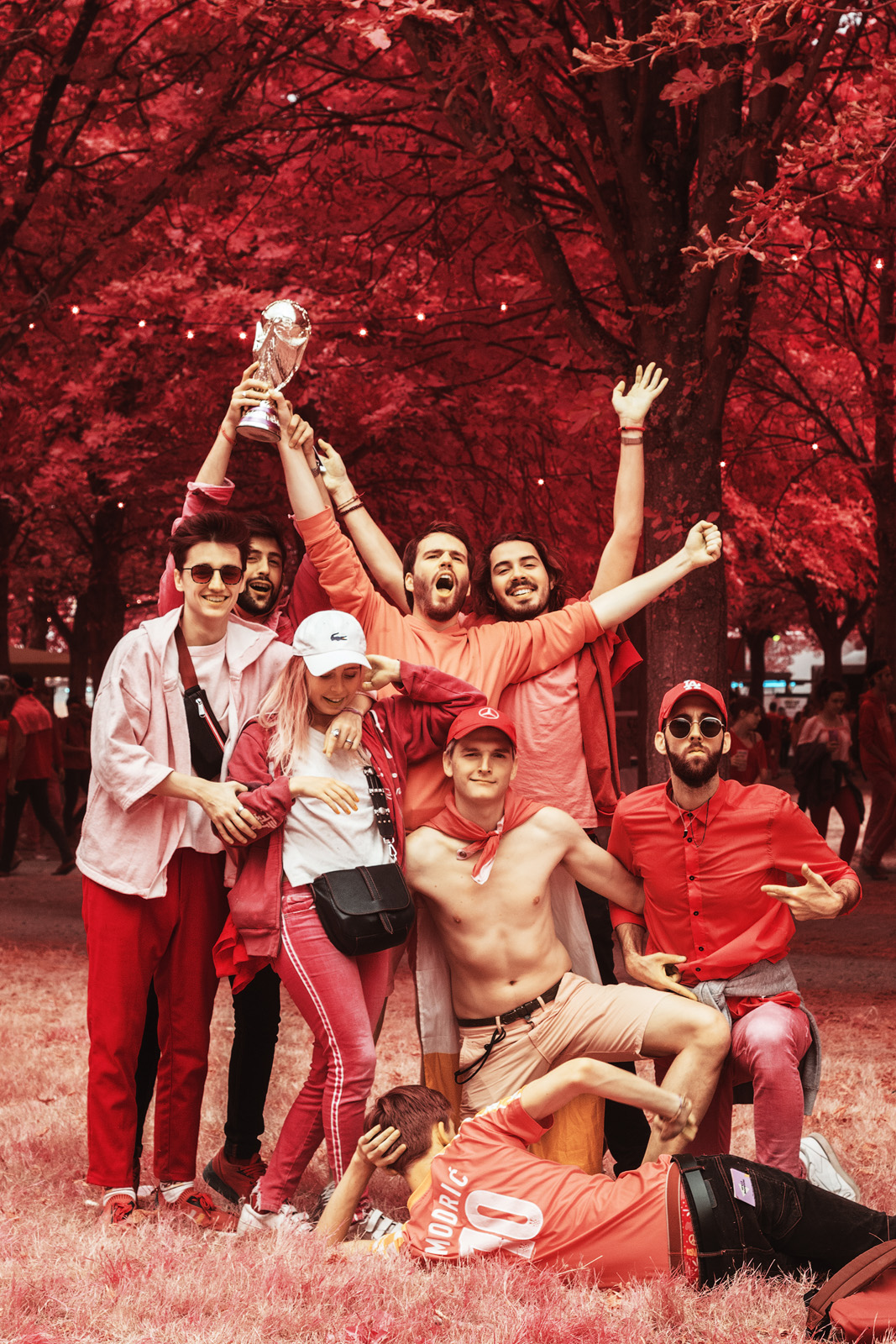 Photographer adds a new dimension to a music festival by shooting it in ...