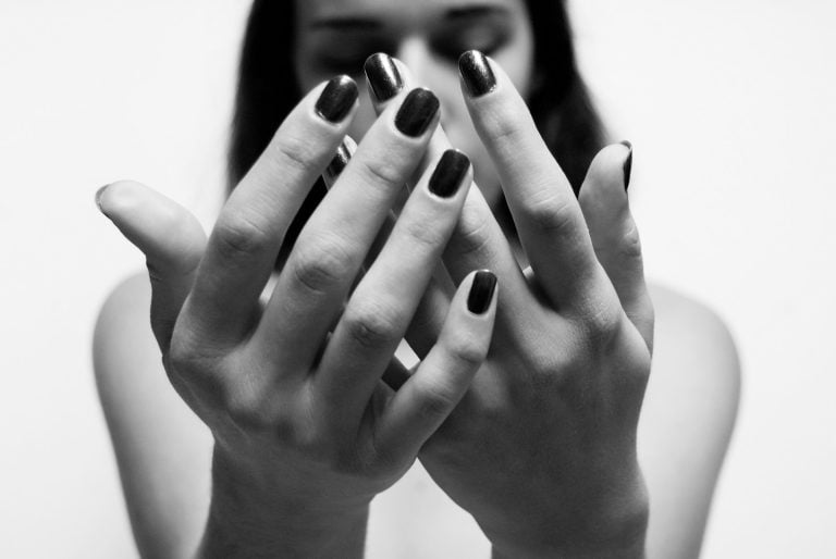 Ten tips for posing hands in portraits you'll wish you knew sooner
