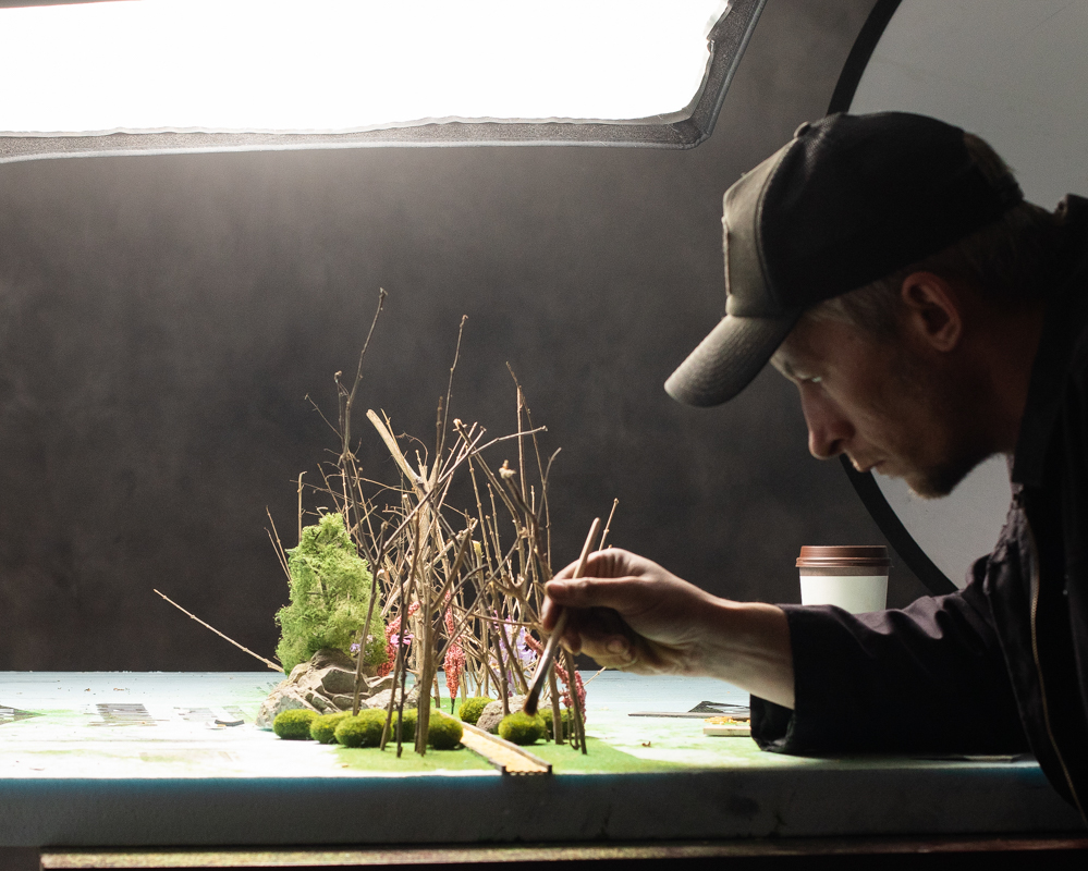 This photographer builds highly realistic miniatures for stunning movie ...