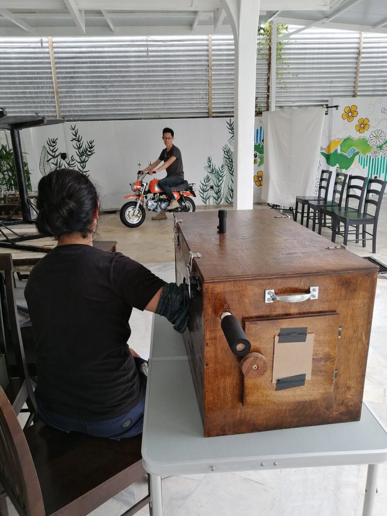 How I built a large format 8x10 Afghan box camera