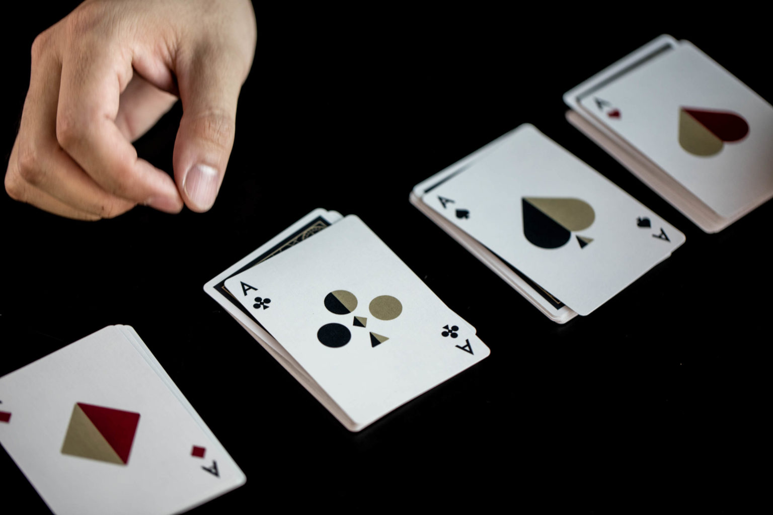 These playing cards double as pocket-sized photography cheat sheets