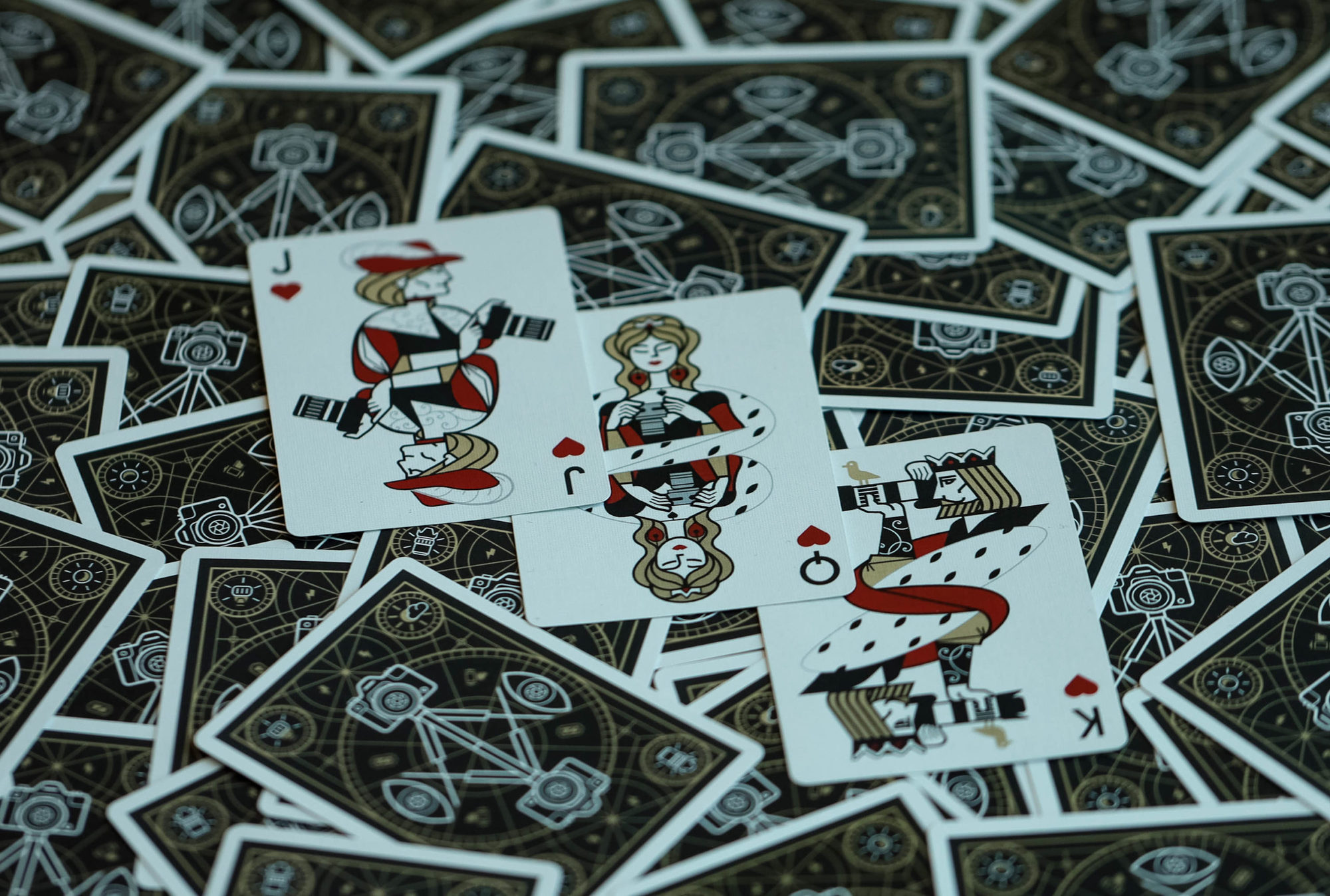 These playing cards double as pocket-sized photography cheat sheets