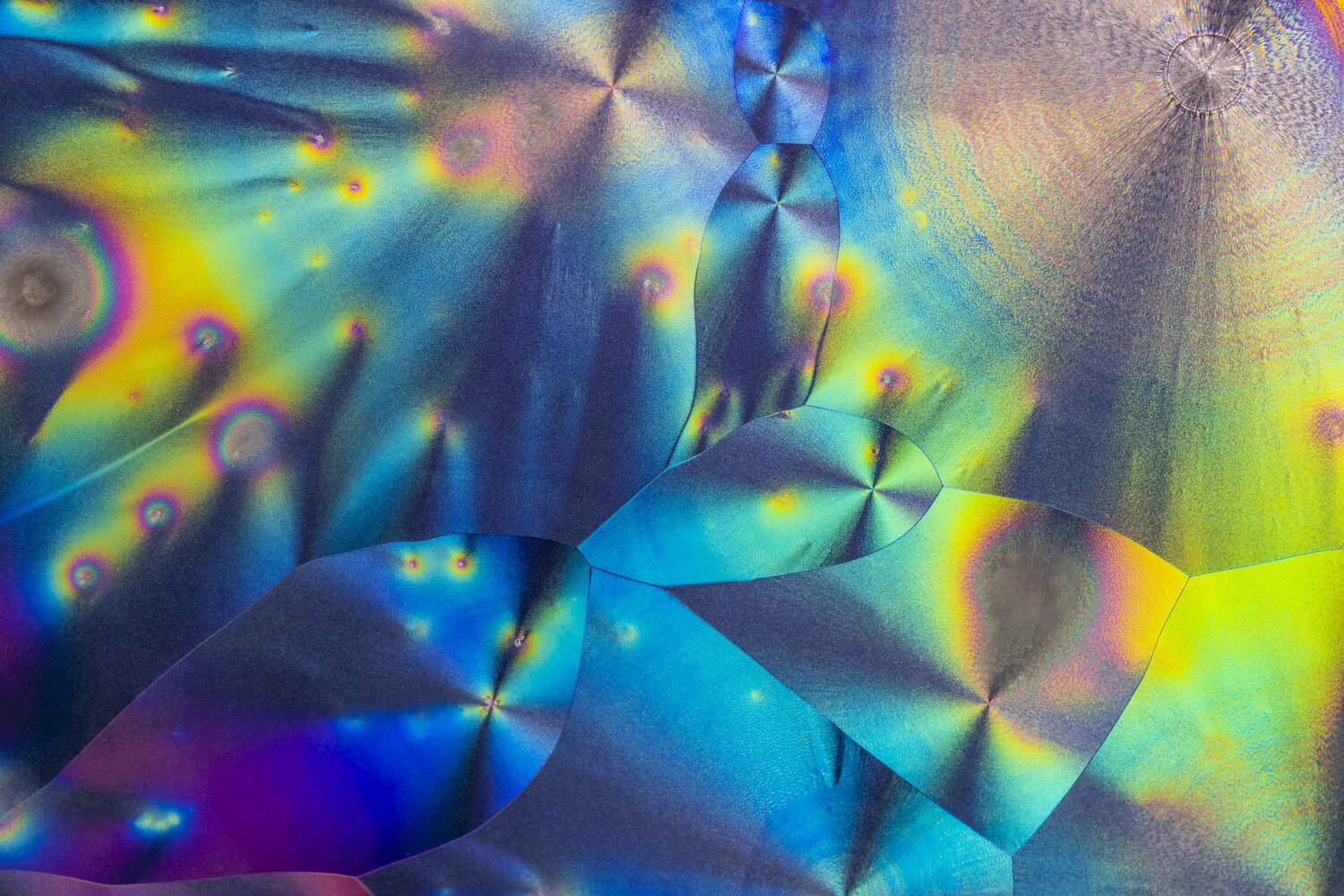 How to take colorful macro photos of crystals without a microscope