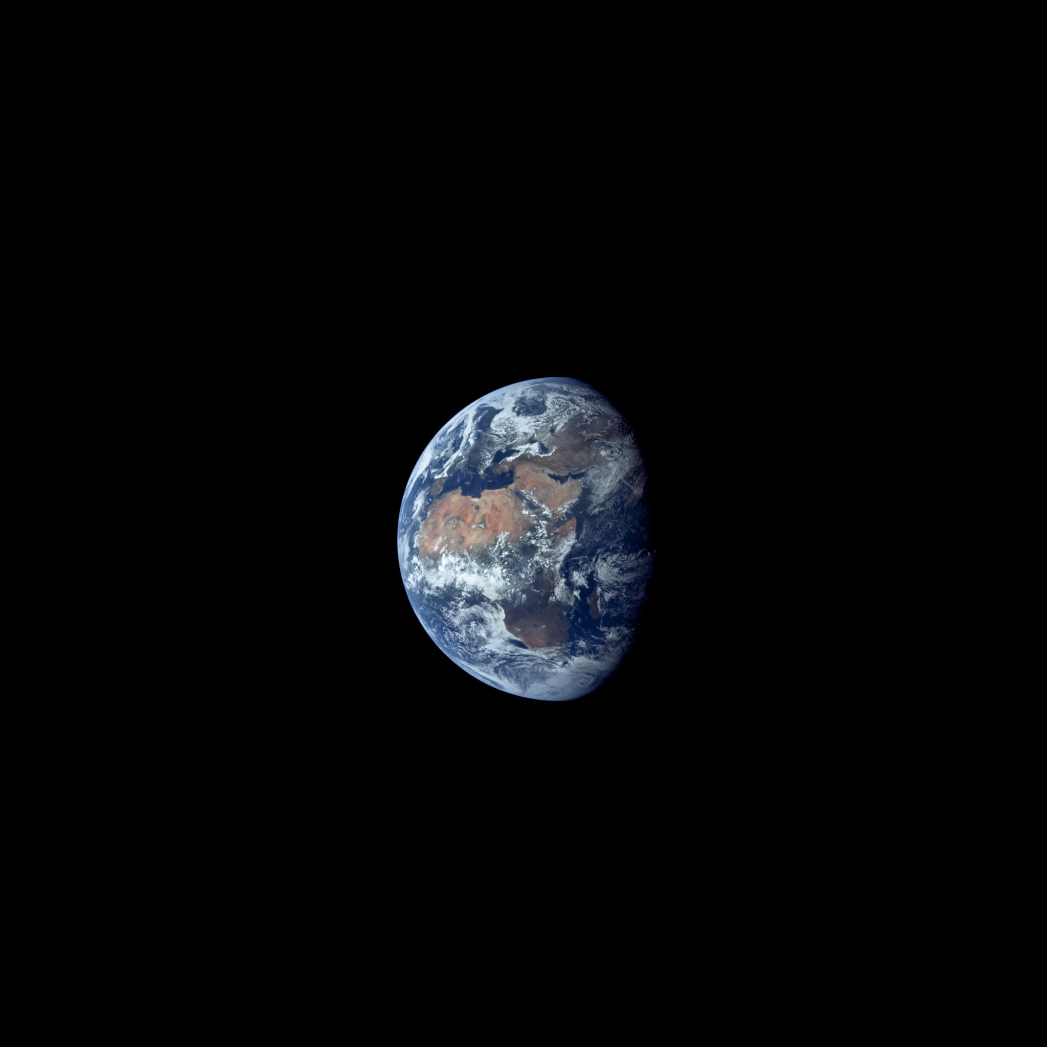 “Earth Restored” shows astronauts’ photos of the Earth as you've never ...