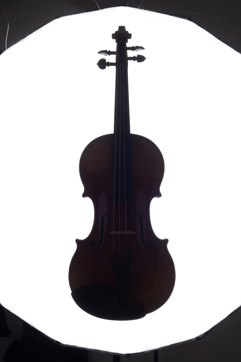 How to photograph violins like the Stradivarius magazine