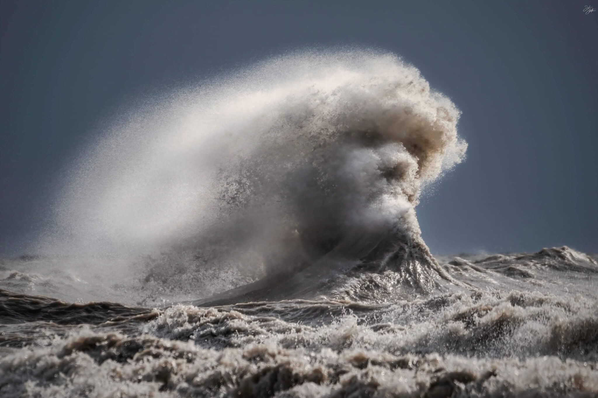 Photographer captures dramatic human face in wave on the Great Lakes