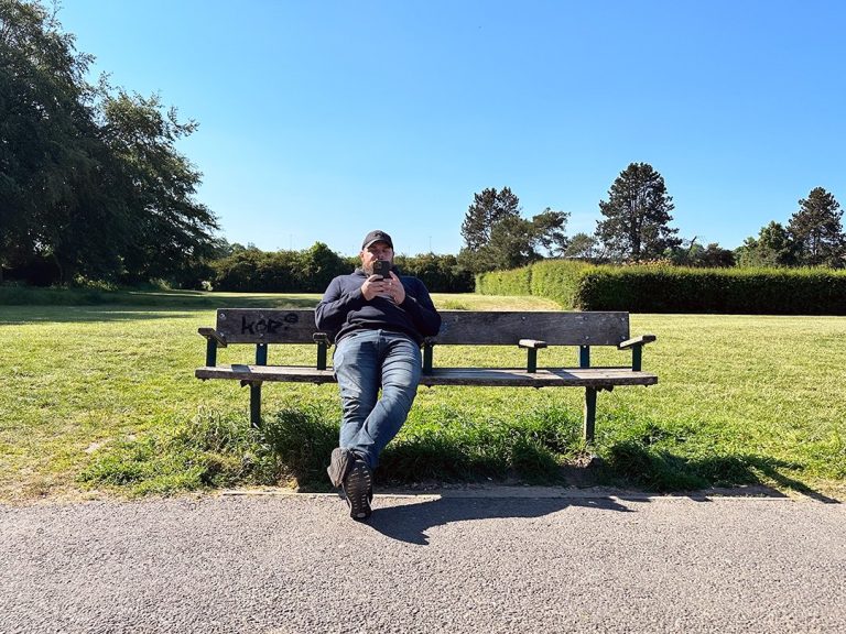 Photographer uses AI to create a fake vacation, pranks his followers