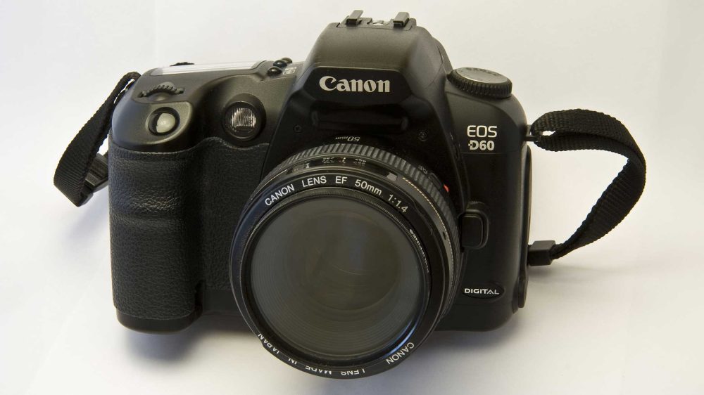 Watch this retro review of 2002's Canon EOS D60