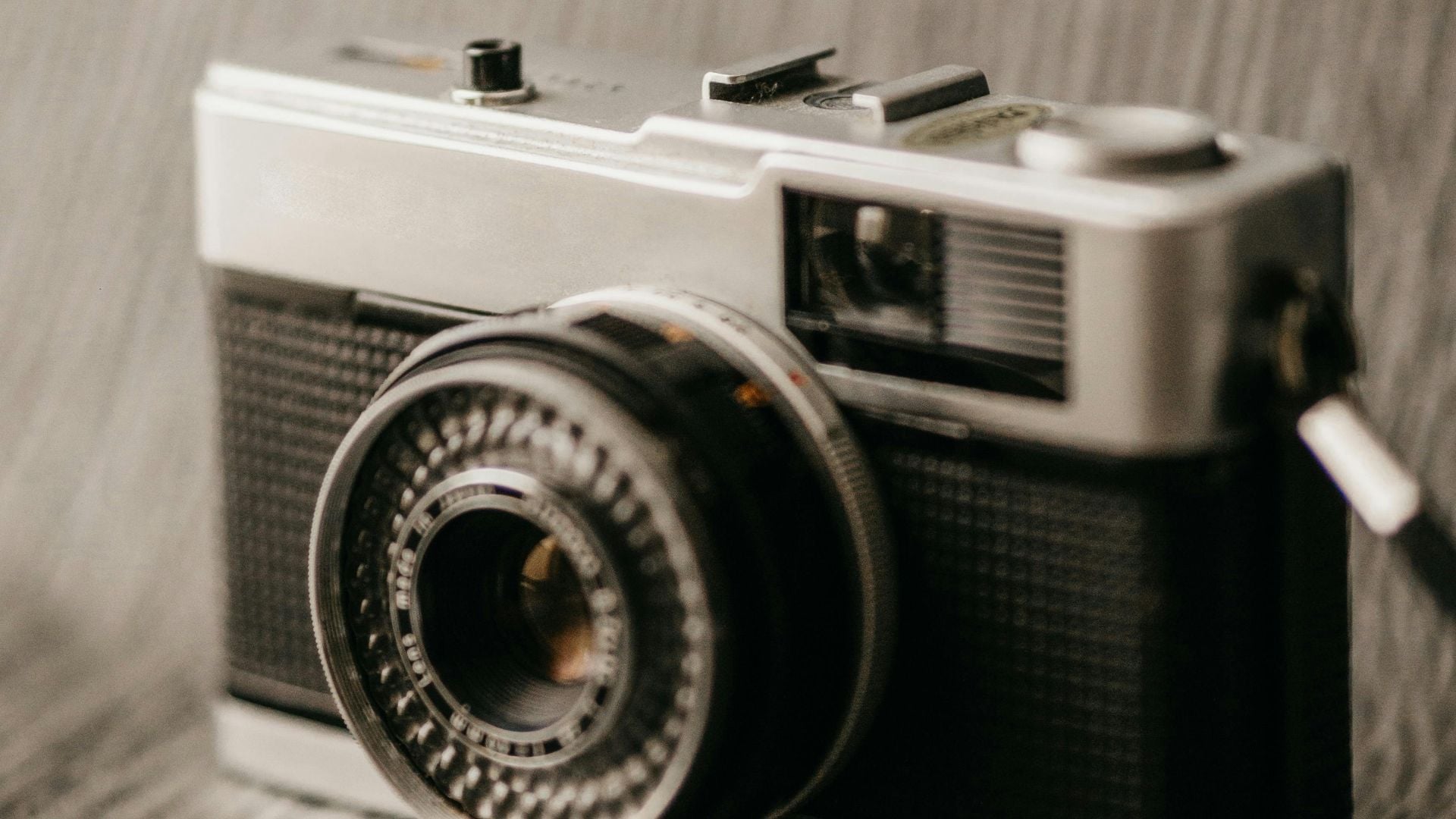 Film Photography Comeback: Why Young Creators Choose Analog